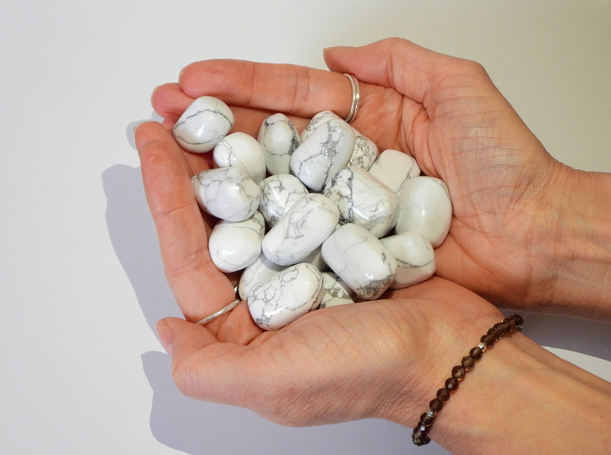 Howlite tumbles – Cosmic Earth